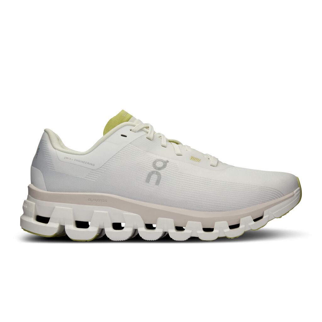 On Women's Cloudflow 4 White - Sand | Buy On Women's Cloudflow 4 White - Sand here | Outnorth